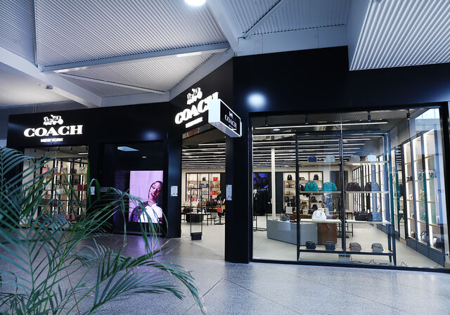 Harbour Town Adelaide • Coach